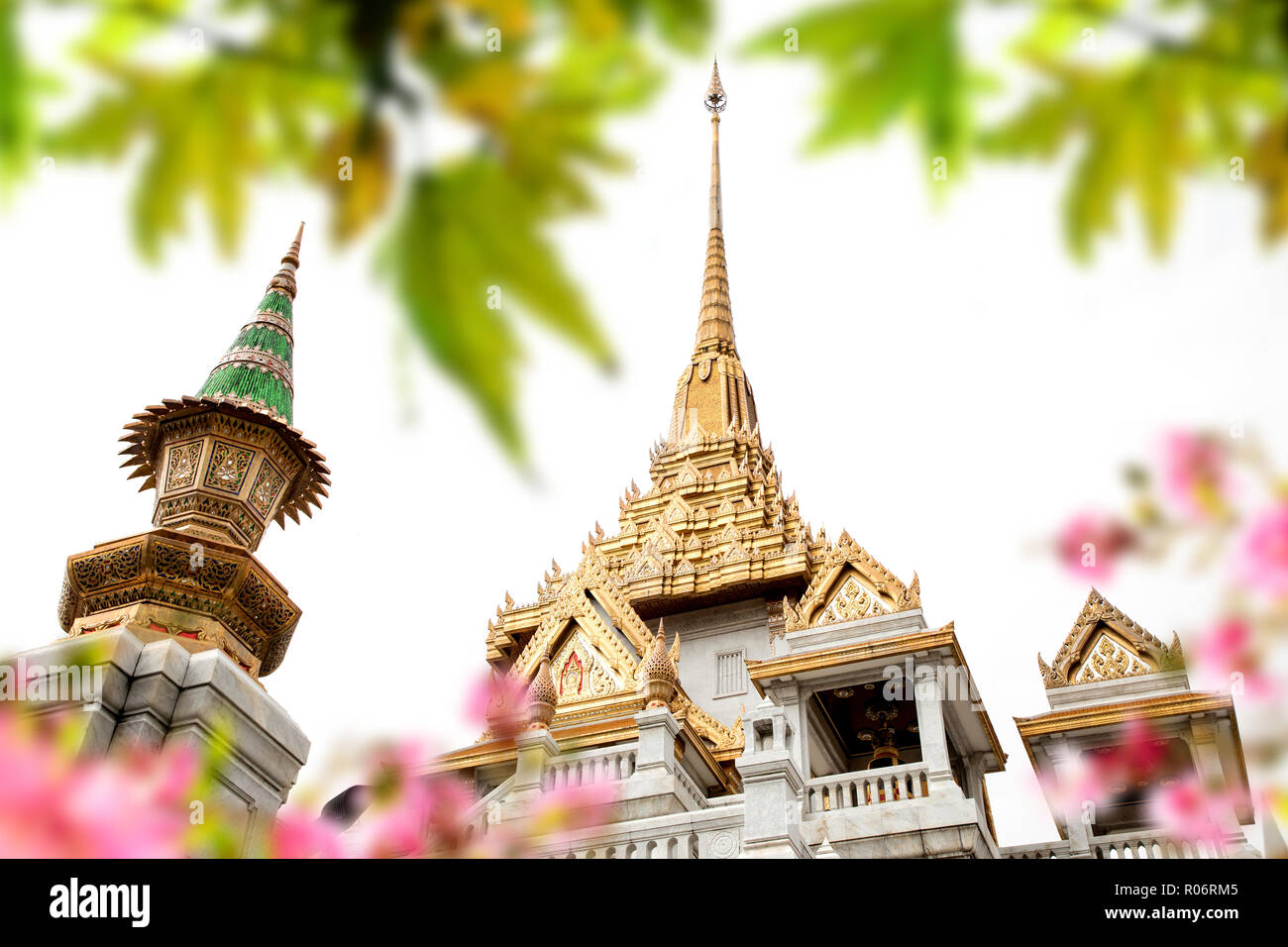 Detail view of the temple of wat traimit hi-res stock photography and ...