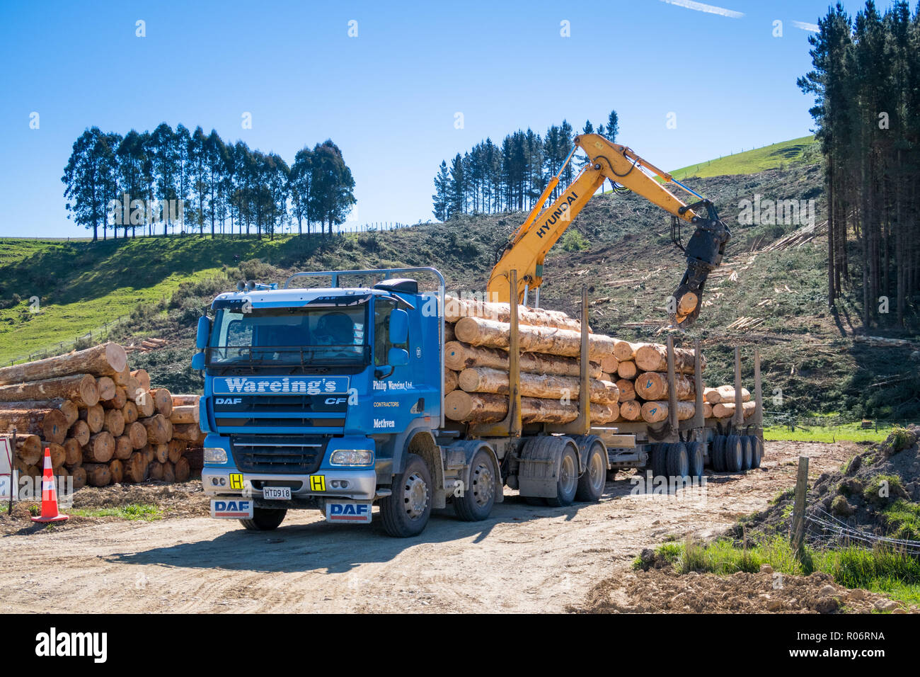 Log truck hi-res stock photography and images - Alamy