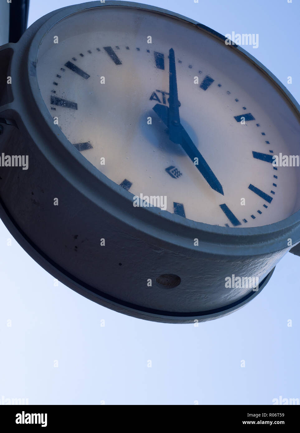 Large clock face hi-res stock photography and images - Alamy