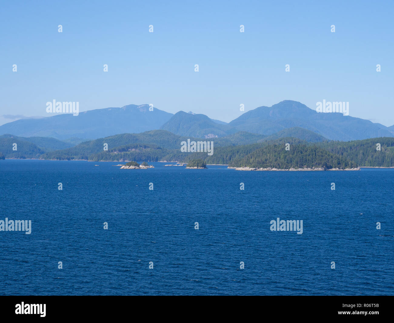 Hills across sea hi-res stock photography and images - Alamy