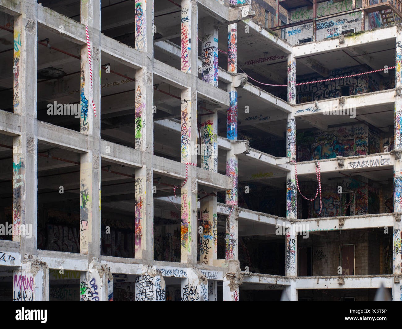 Deconstructed building hi-res stock photography and images - Alamy