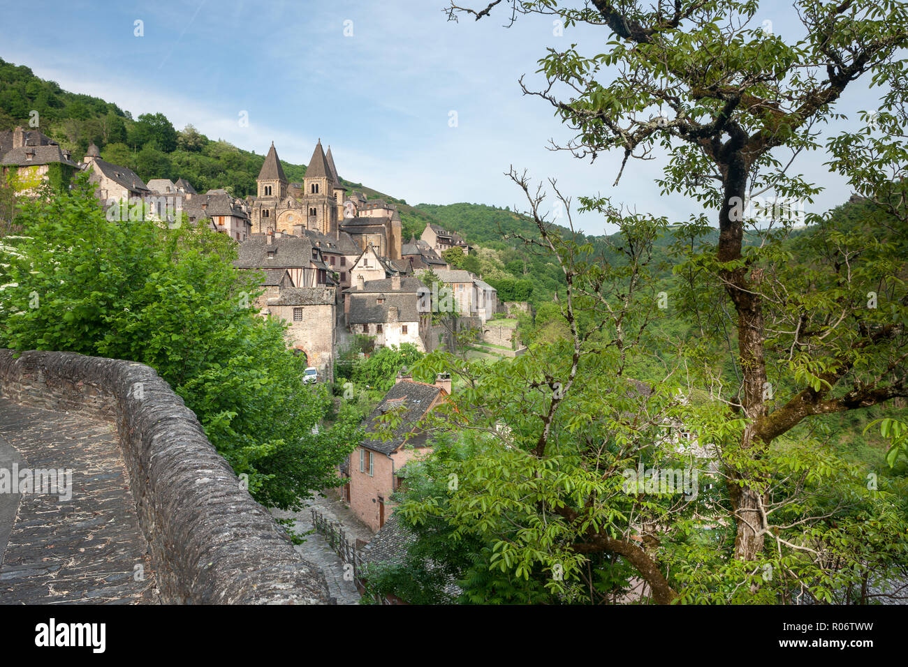 Conques village hi-res stock photography and images - Alamy