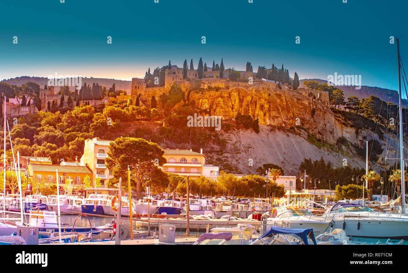 Chateau de cassis hi-res stock photography and images - Alamy
