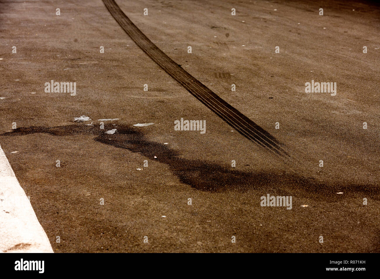 Dramatic tyre skid marks after car accident Stock Photo - Alamy
