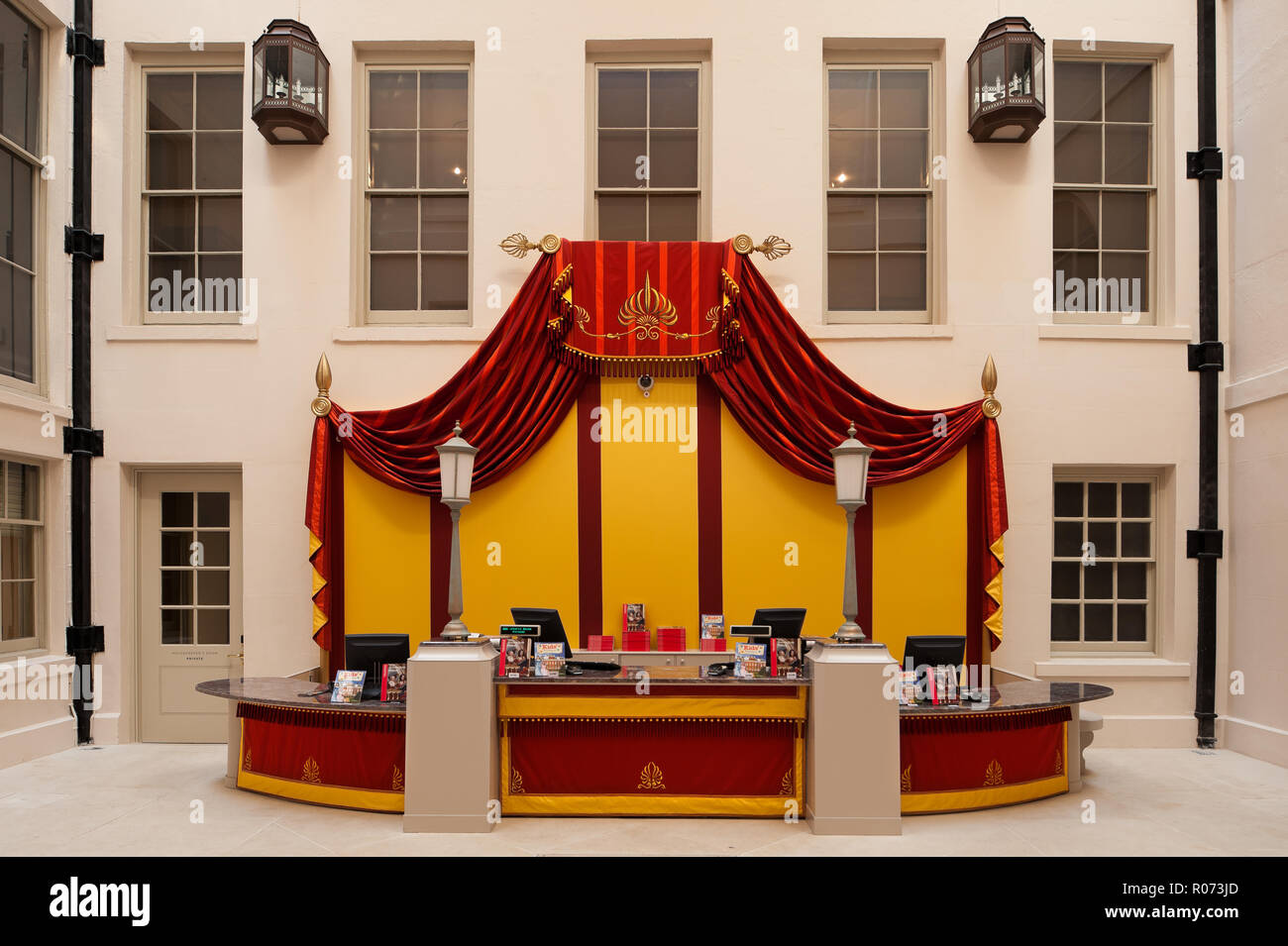 Reception desk in Kensington Palace Stock Photo - Alamy