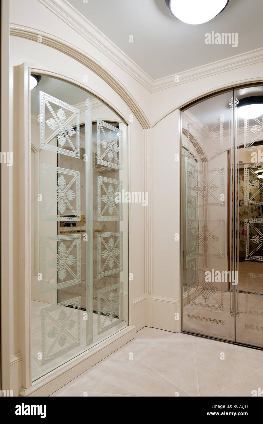 Etched glass window hi-res stock photography and images - Alamy