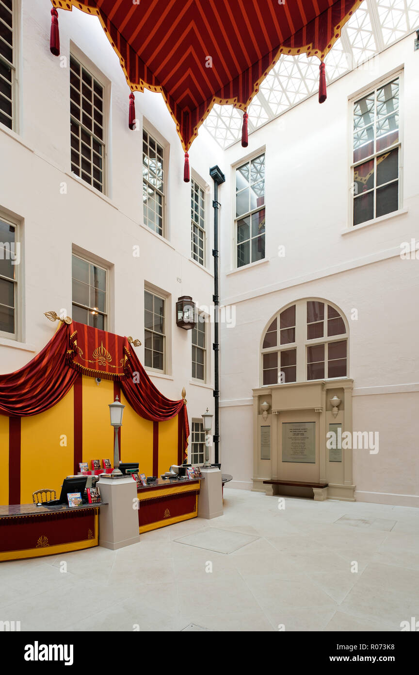 Windows in inner courtyard hi-res stock photography and images - Alamy