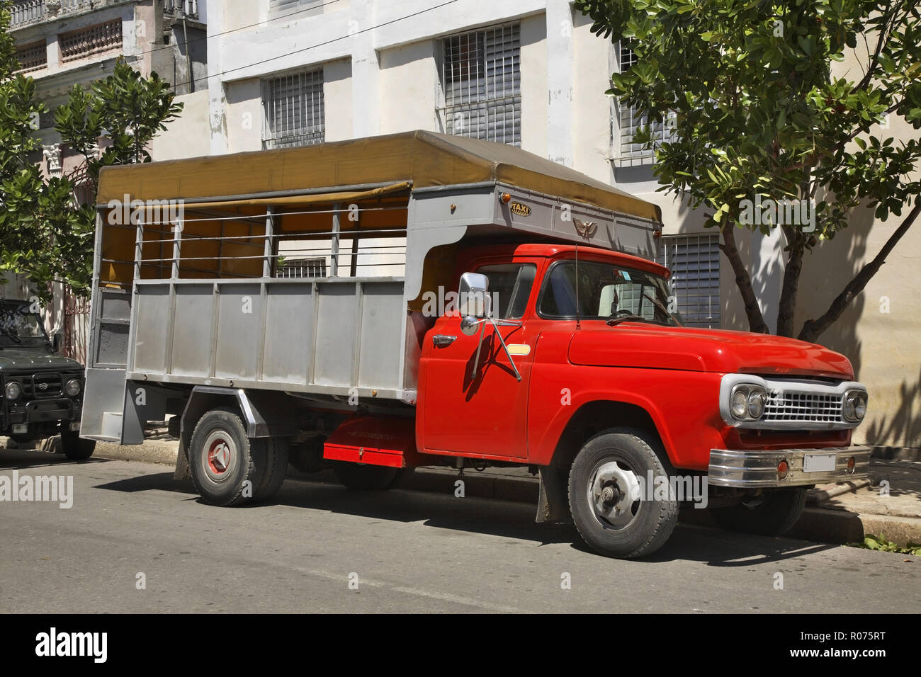 Cuban truck bus hi-res stock photography and images - Alamy