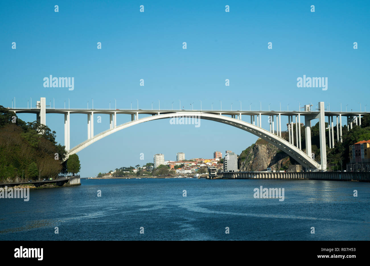 Ponte de arrabida bridge hi-res stock photography and images - Alamy