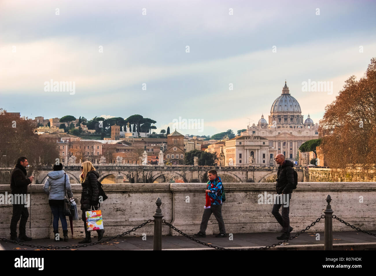 Family sightseeing rome hi-res stock photography and images - Alamy