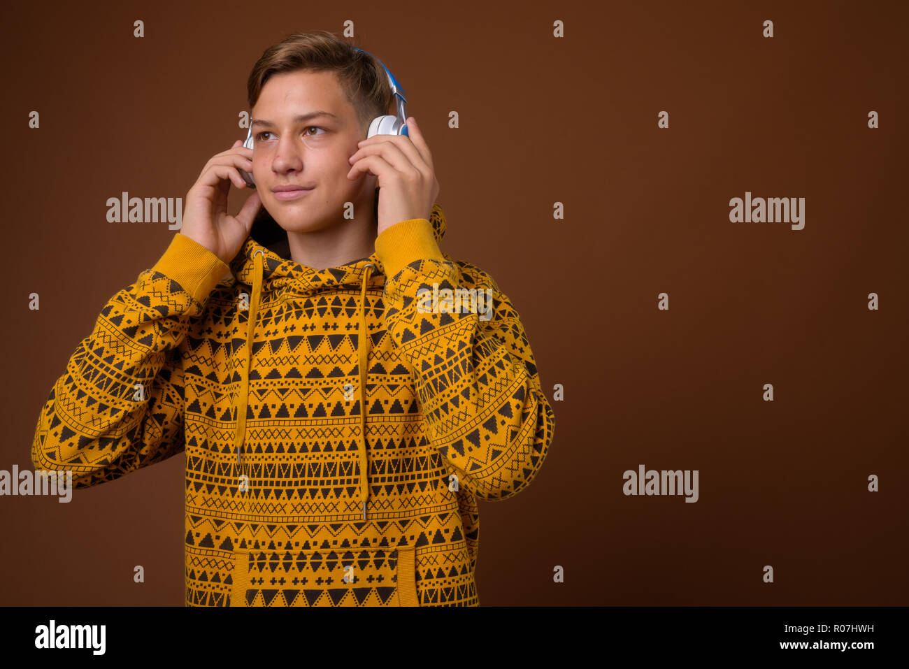 Teen boy listening music hi-res stock photography and images - Alamy