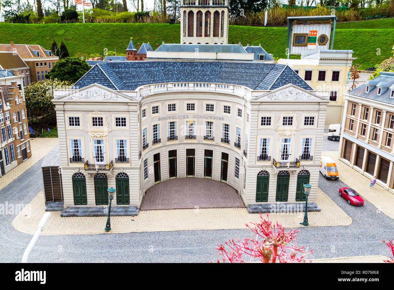 Madurodam, Holland miniature park and tourist attraction in Hague ...