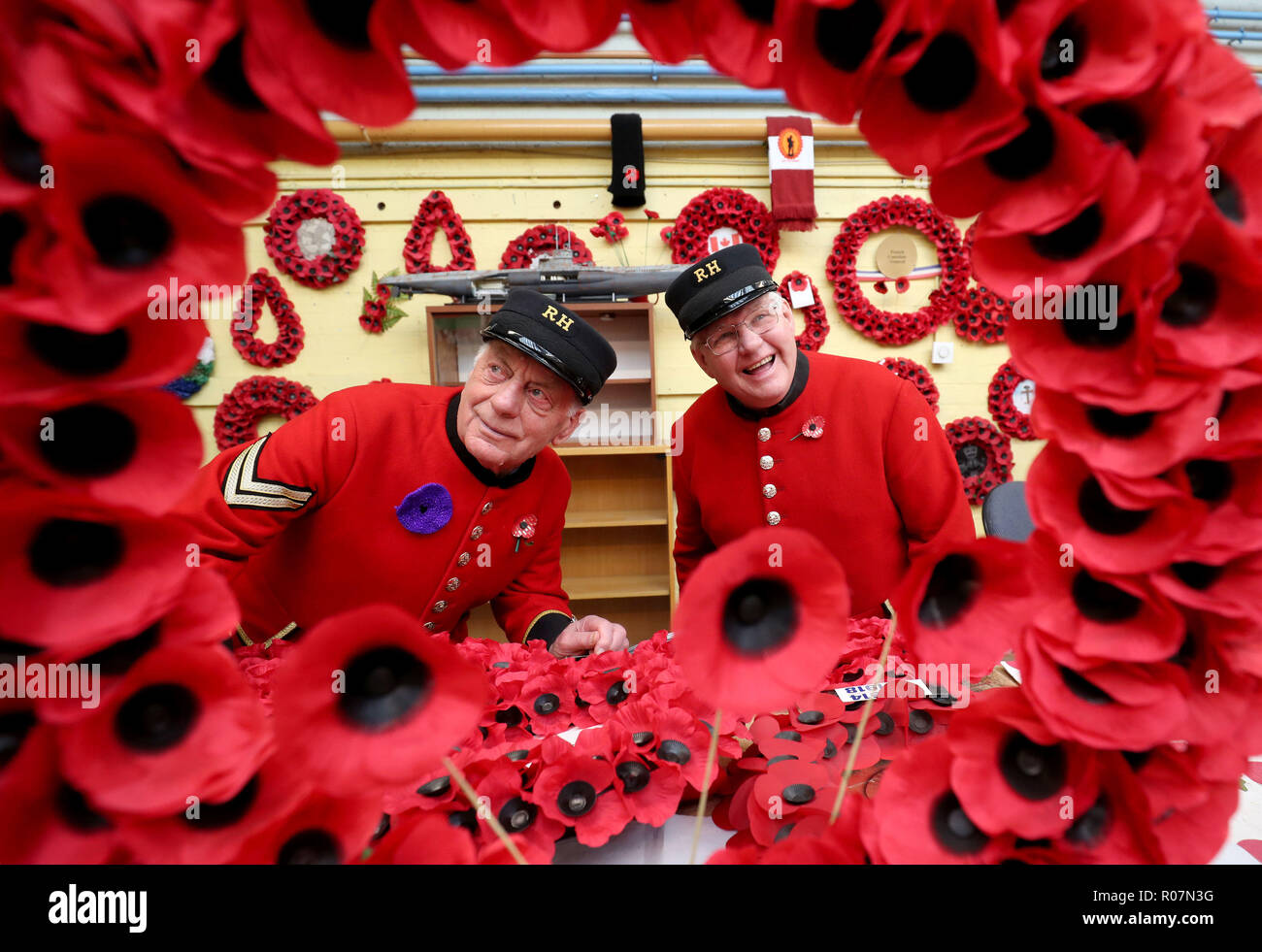 Chelsea davey hi-res stock photography and images - Alamy