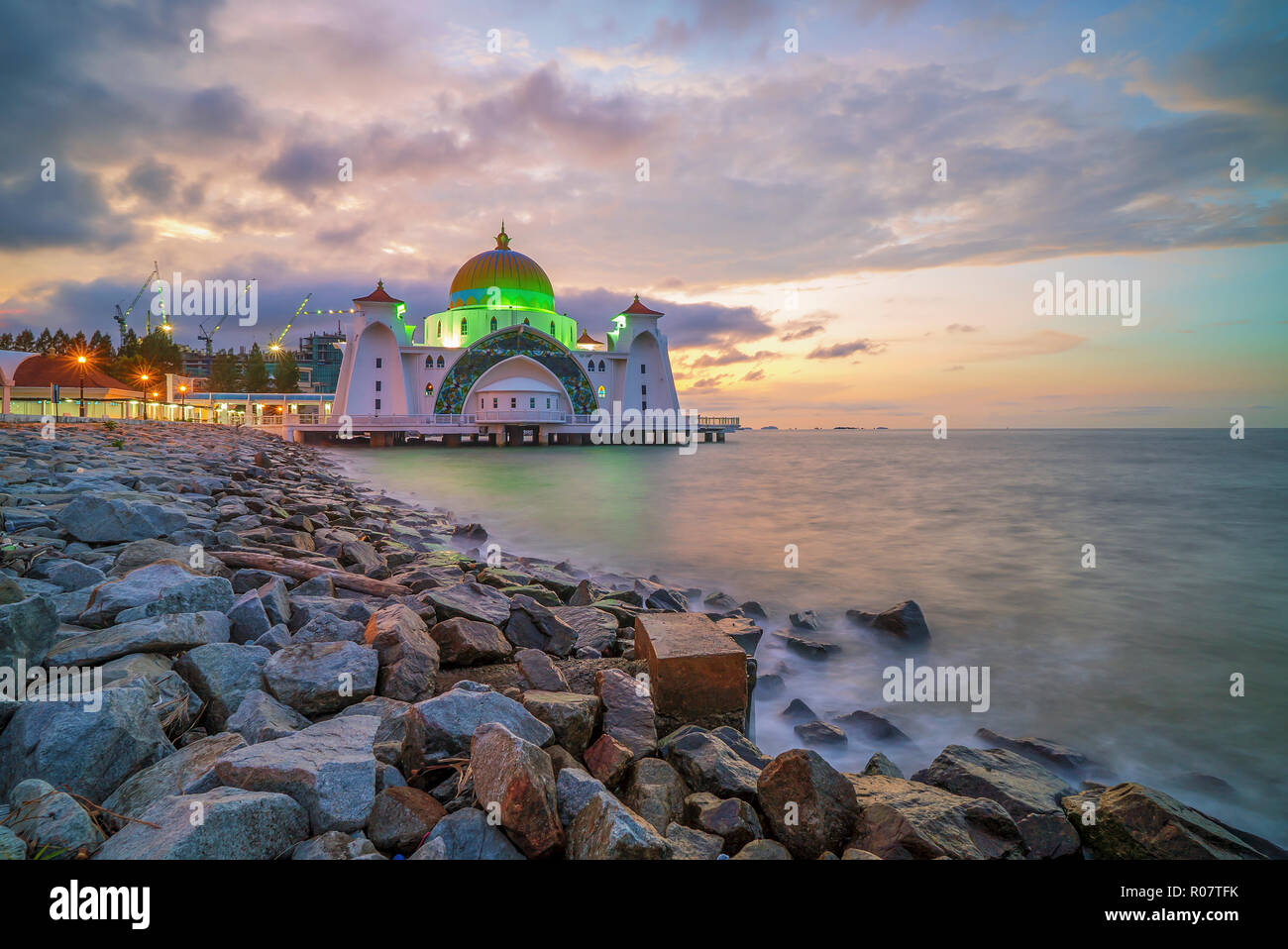 Beautiful sunrise over the majestic mosque, Malacca Straits Floating ...