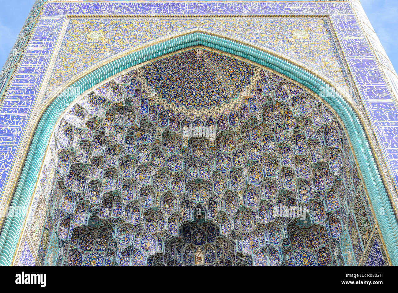 Muqarnas arch hi-res stock photography and images - Alamy
