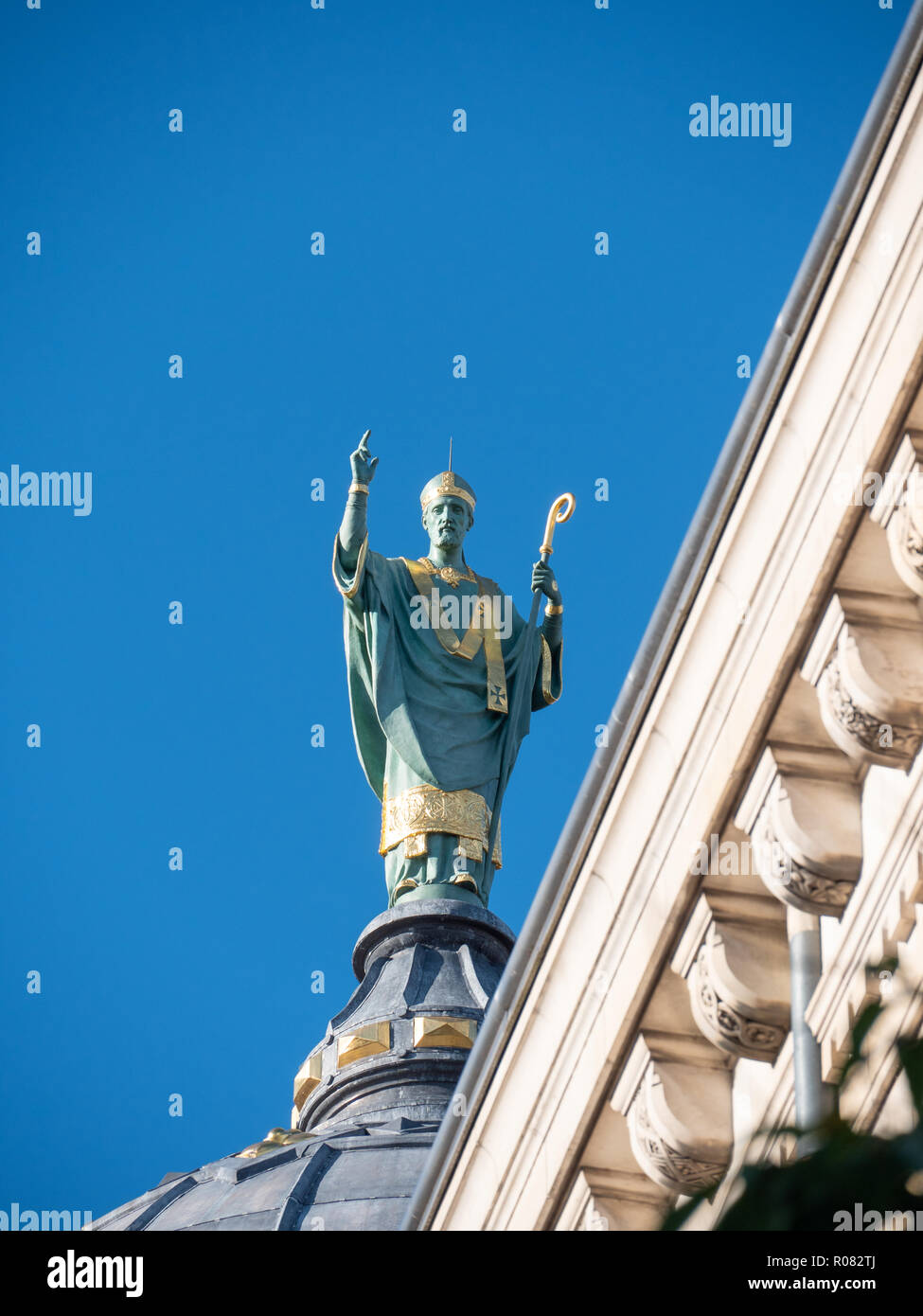 Tomb of saint martin hi-res stock photography and images - Alamy
