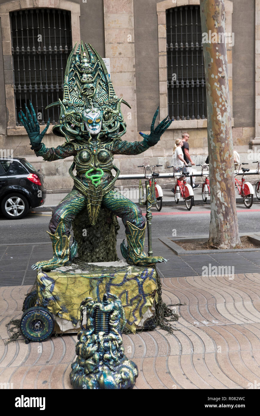 Alien costume hi-res stock photography and images - Alamy