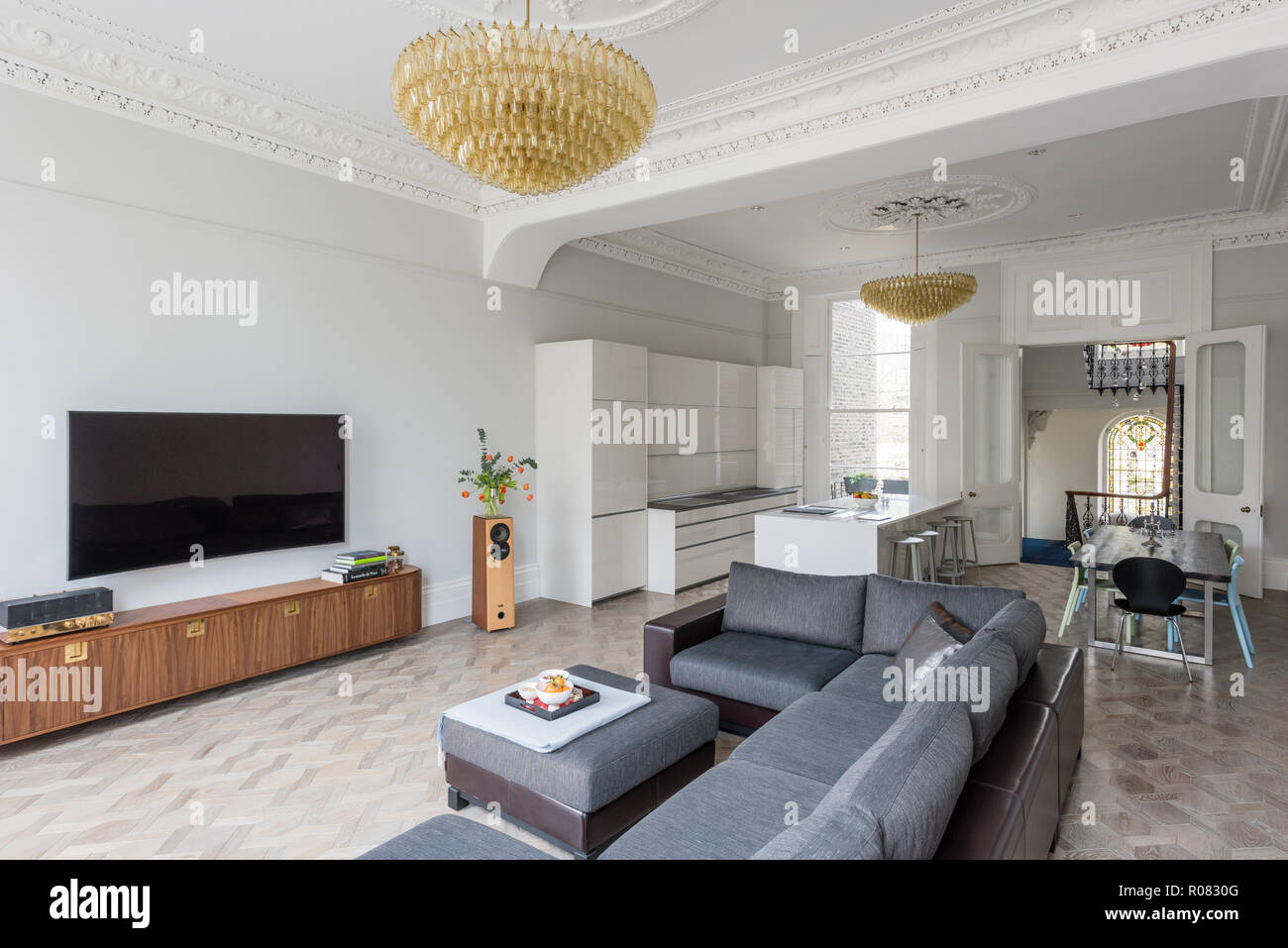 Modern open plan living area Stock Photo - Alamy