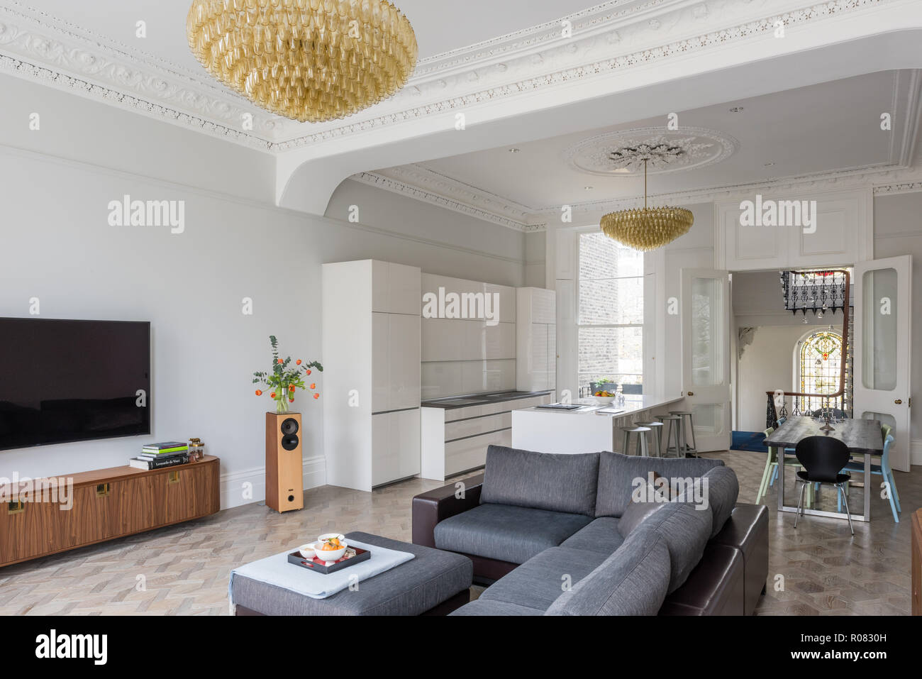 Modern open plan living area Stock Photo - Alamy