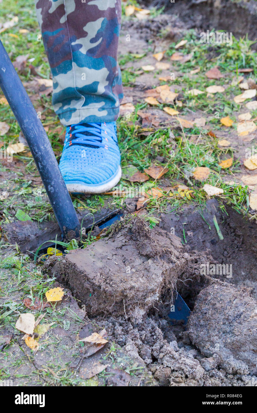 Man digging clay garden hi-res stock photography and images - Alamy