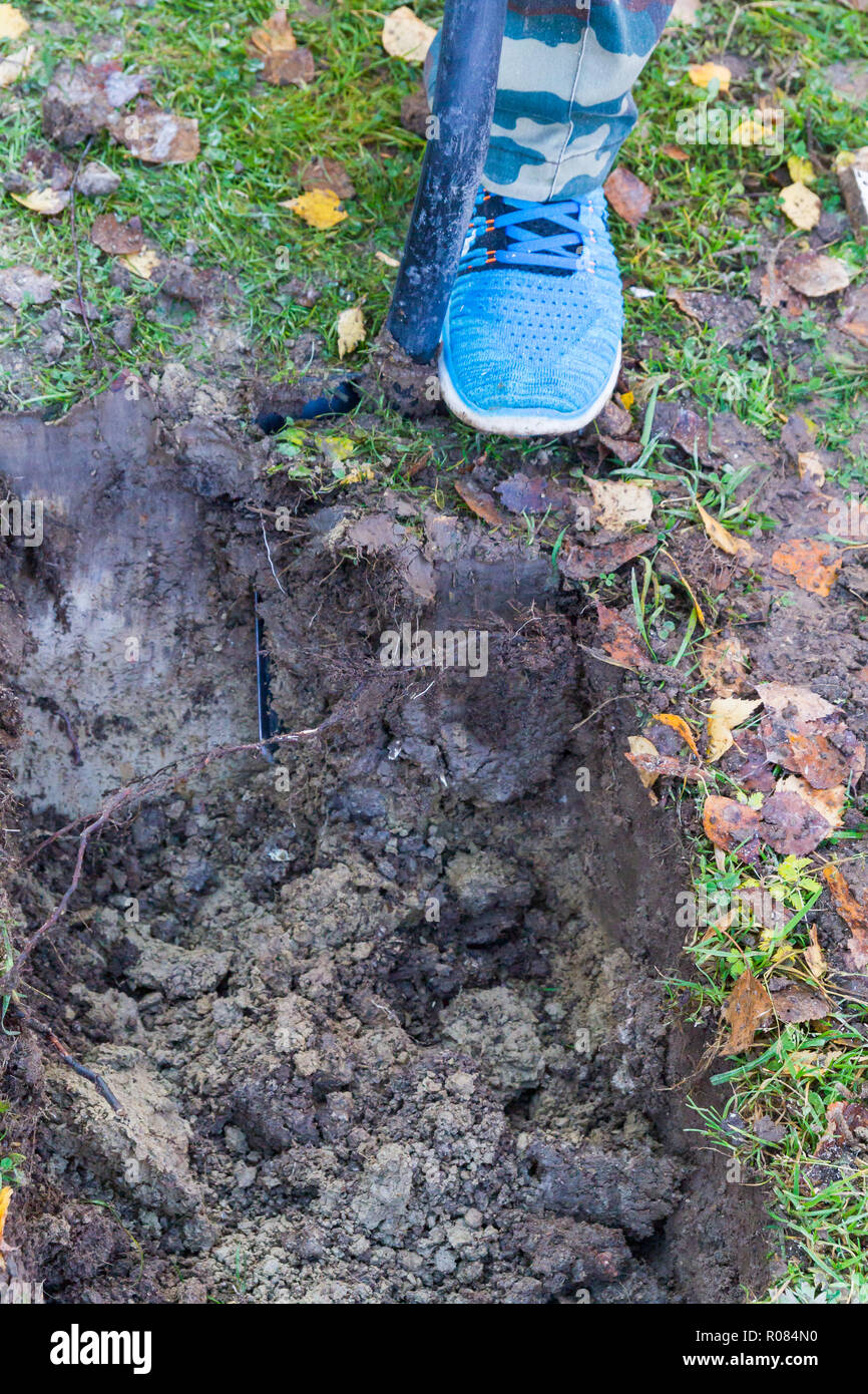 Man digging clay garden hi-res stock photography and images - Alamy