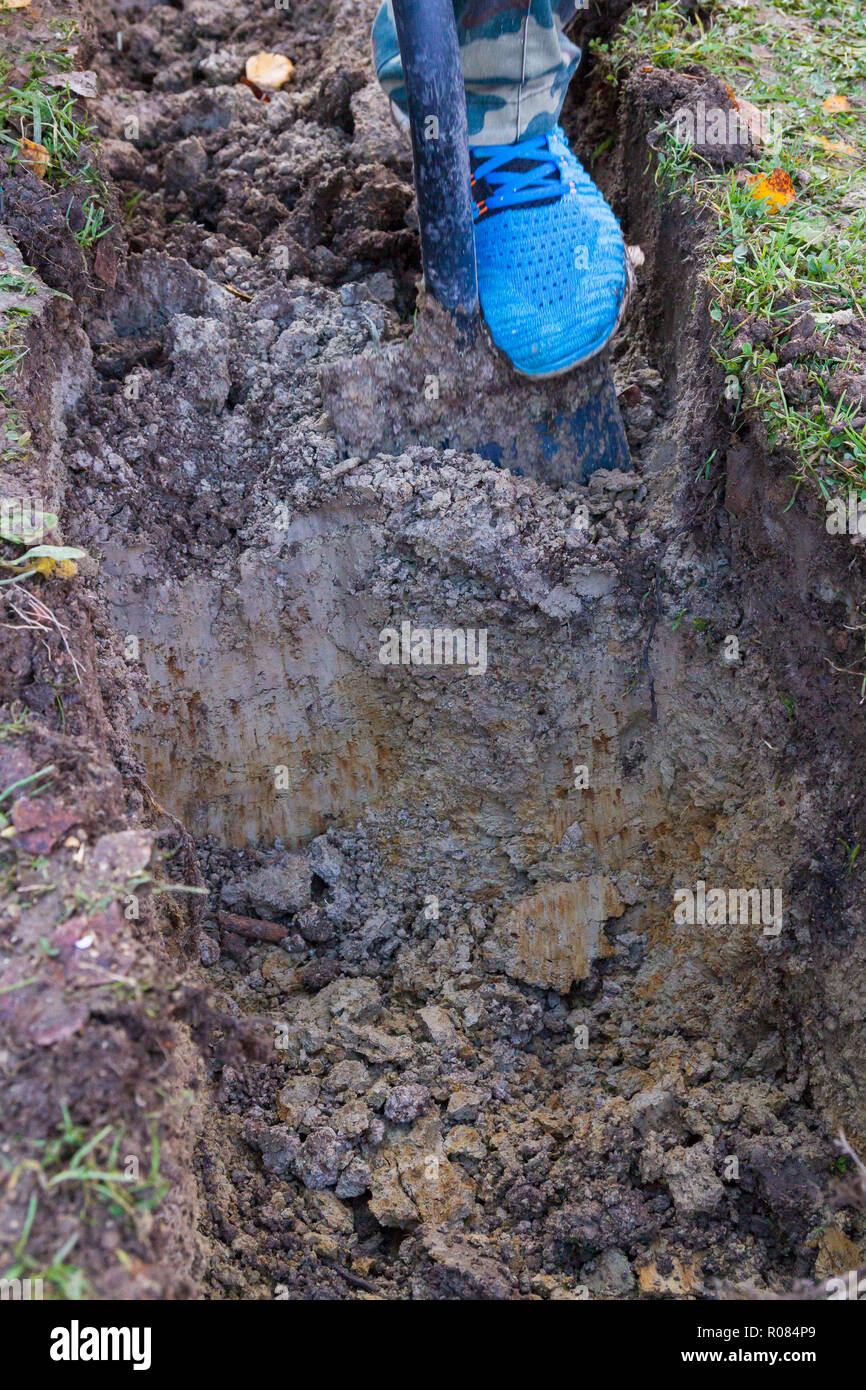 Man digging clay garden hi-res stock photography and images - Alamy