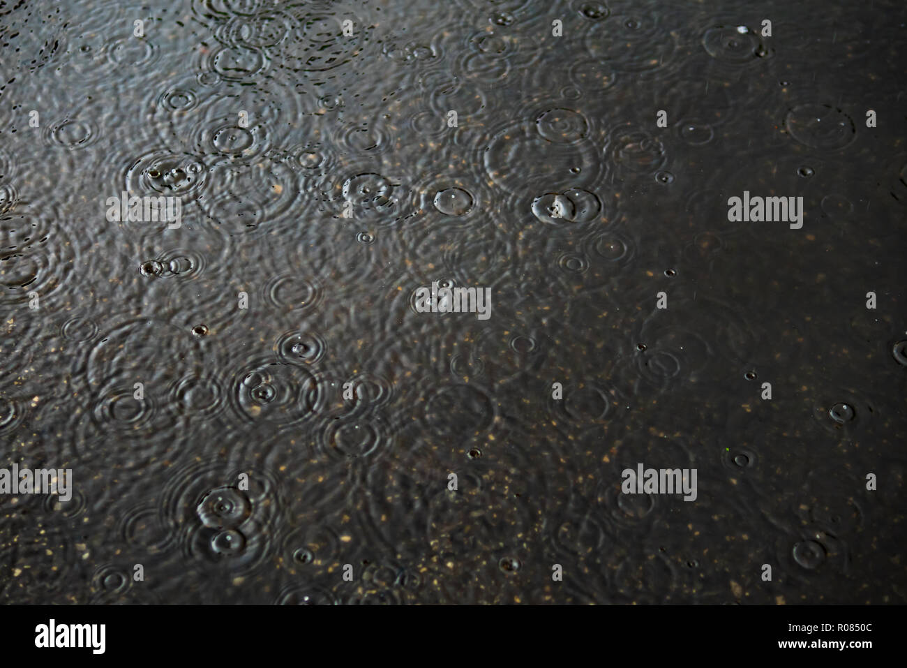 Water ripples reflection blue white circle hi-res stock photography and ...