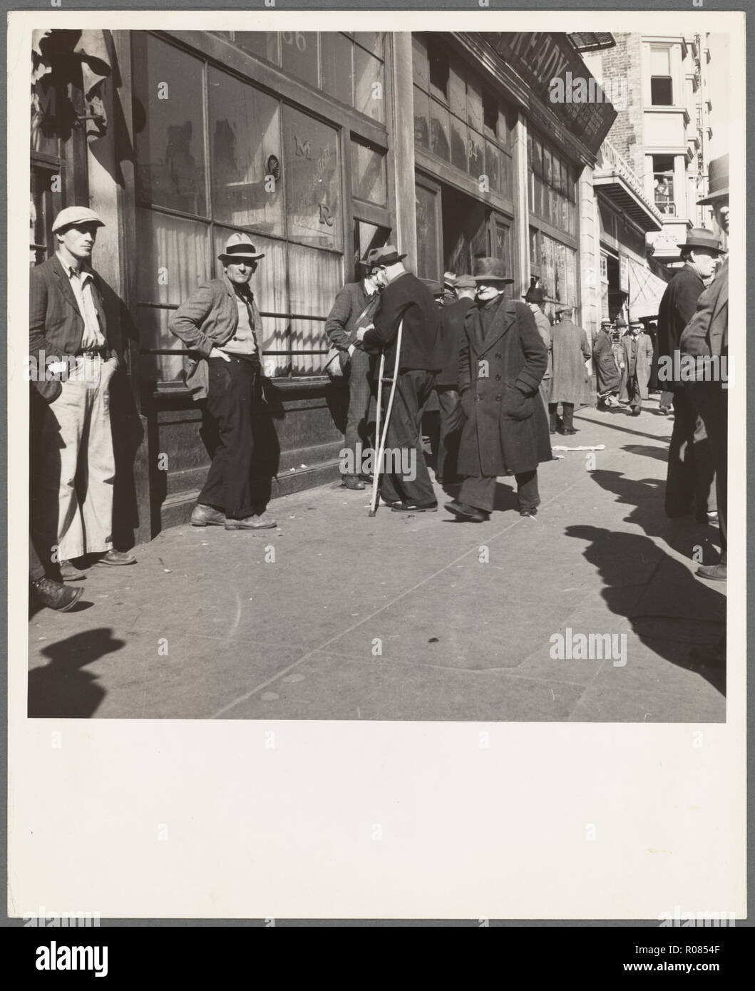 Homeless 1930s hi-res stock photography and images - Alamy