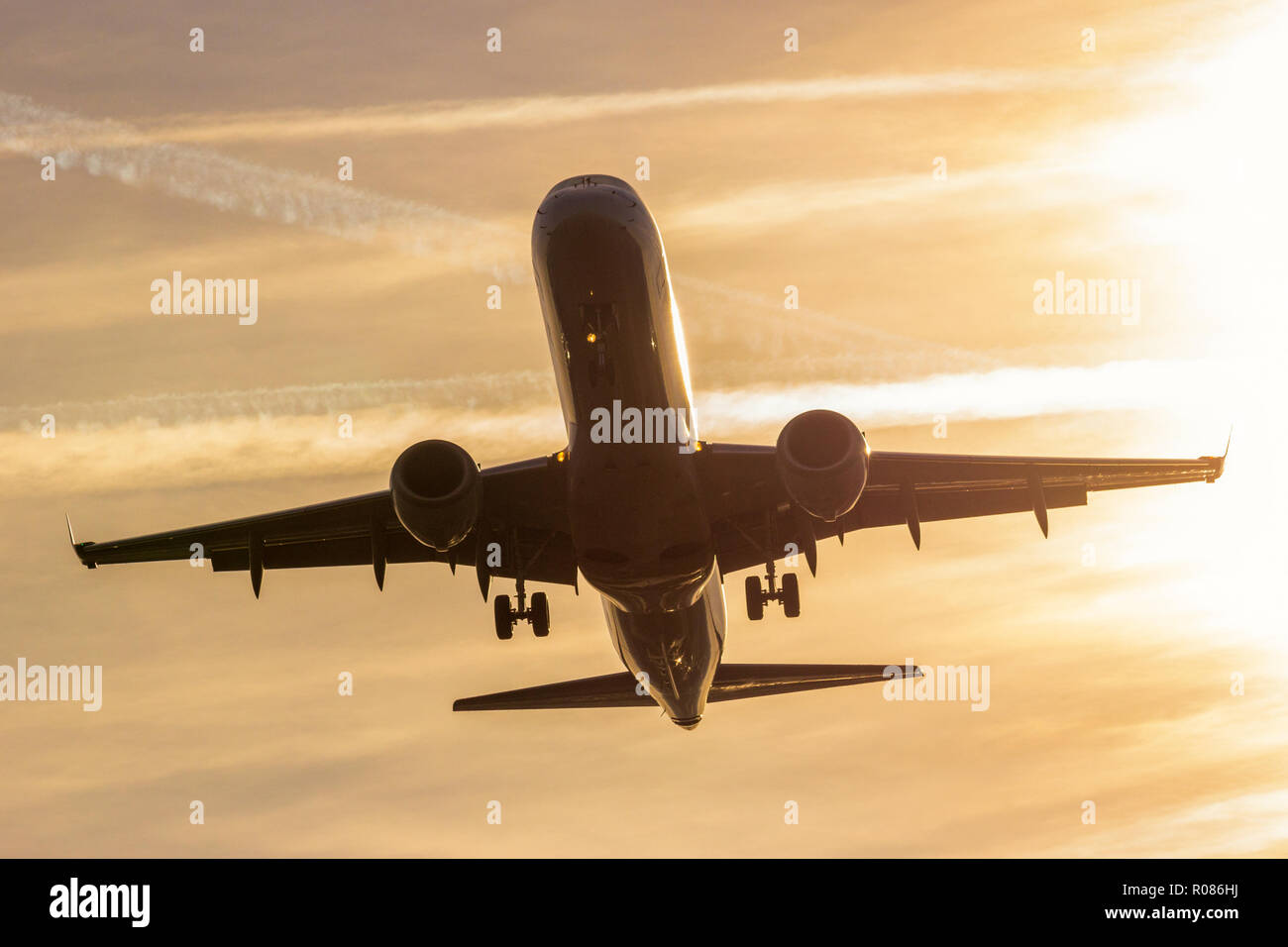 Aircraft take off front sunset hi-res stock photography and images - Alamy