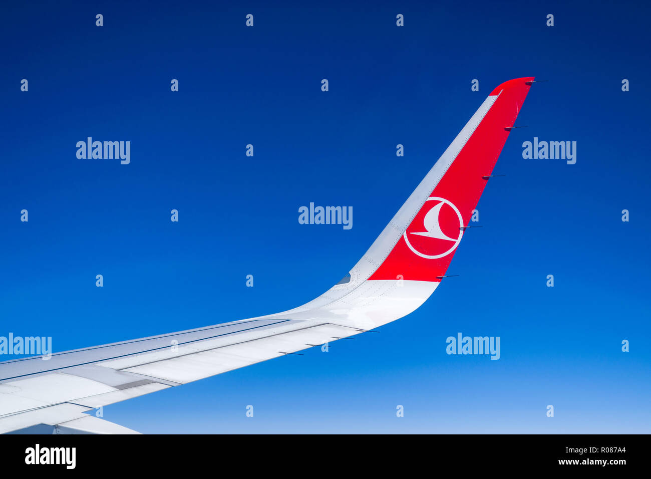 Airbus a321 wing hi-res stock photography and images - Alamy