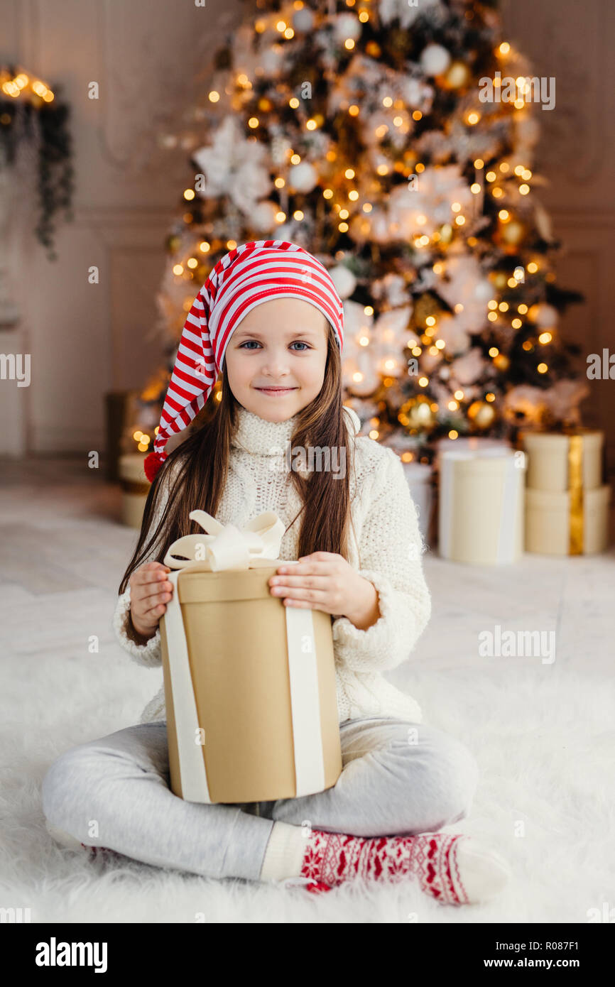 Child legs crossed hi-res stock photography and images - Alamy