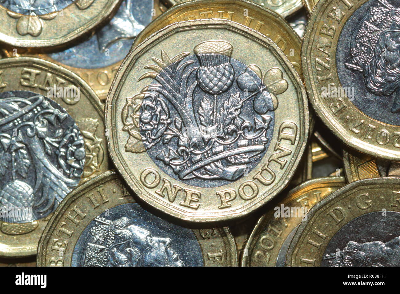 New shaped one pound coin hi-res stock photography and images - Alamy