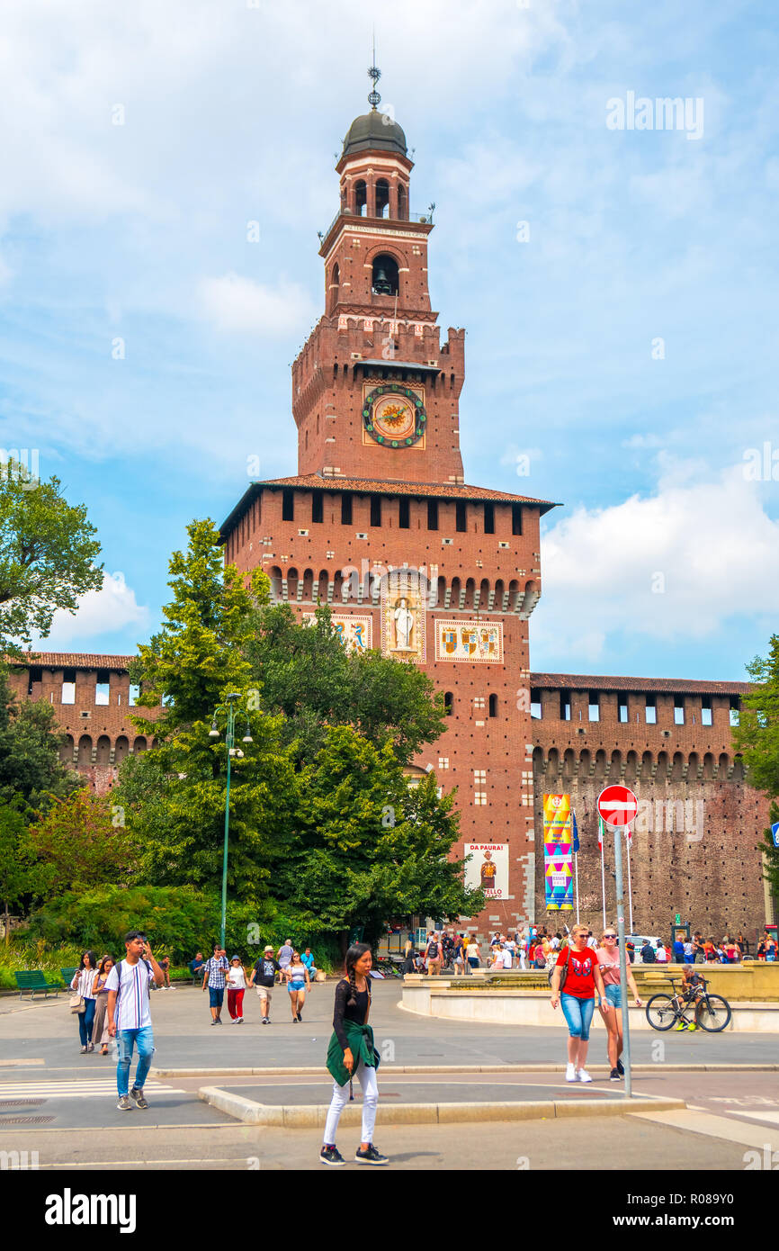 Main entrance of the sforzesco castle hi-res stock photography and ...