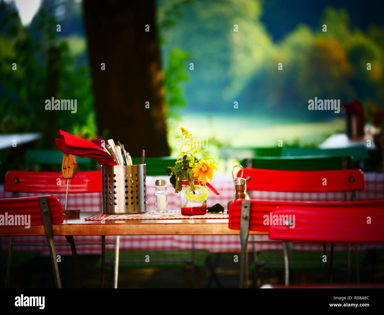 Setting up diner table hi-res stock photography and images - Alamy