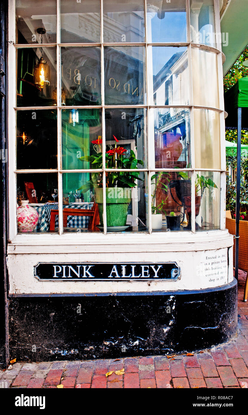 Pink alley hi-res stock photography and images - Alamy