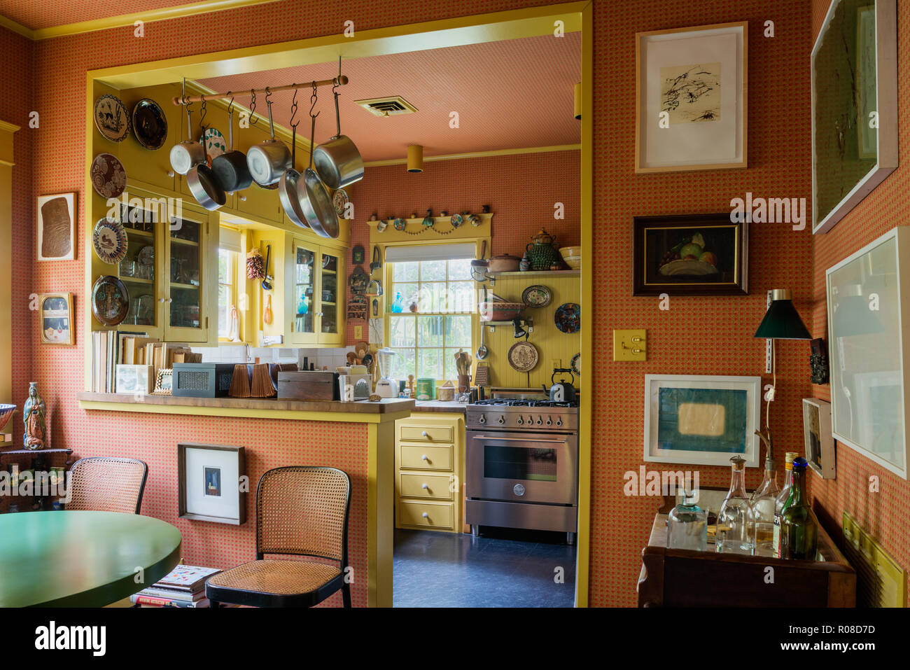 Retro kitchen with orange and yellow color scheme Stock Photo - Alamy