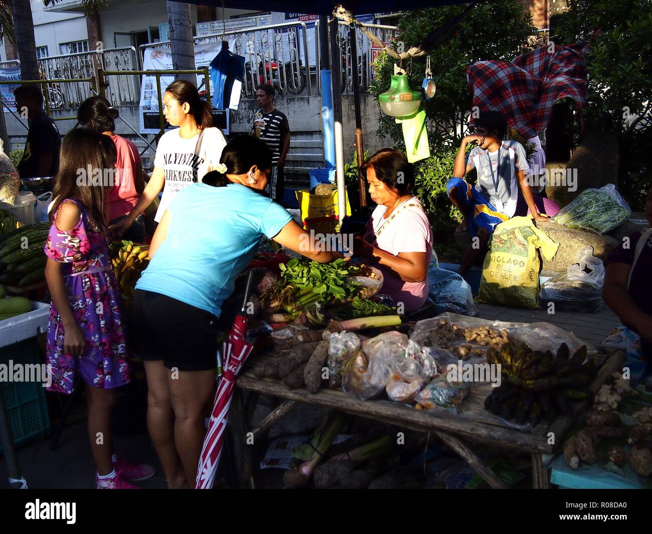 Makeshift street vendor stall hi-res stock photography and images - Alamy