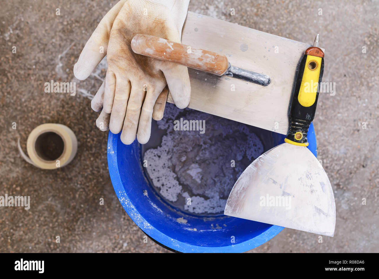 Bucket of plaster hi-res stock photography and images - Alamy