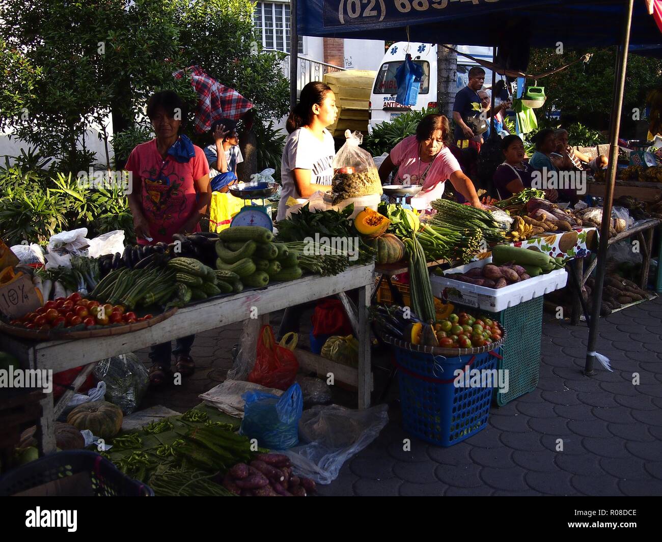 ANTIPOLO CITY, PHILIPPINES - OCTOBER 27, 2018: Street vendors sells ...
