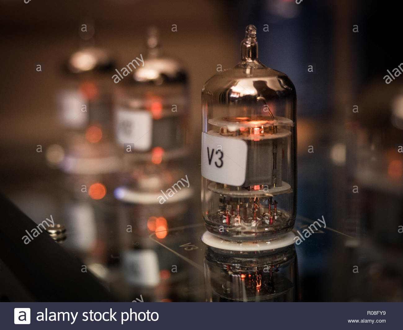 Vacuum Tubes Electronics Vintage High Resolution Stock Photography and ...