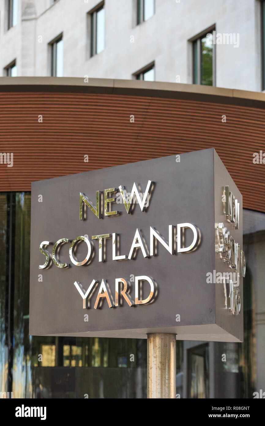 New Scotland Yard revolving sign, building exterior Scotland Yard ...