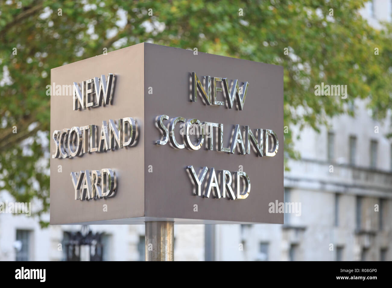 New Scotland Yard revolving sign, building exterior Scotland Yard ...