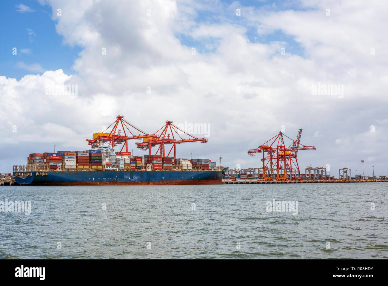 Container ship docket at terminal on Brisbane River Stock Photo - Alamy
