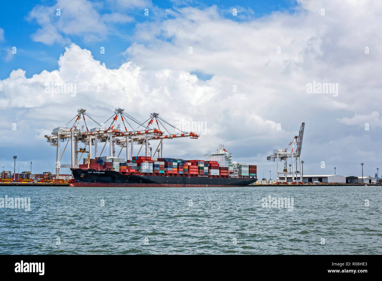 Container ship docket at terminal on Brisbane River Stock Photo - Alamy