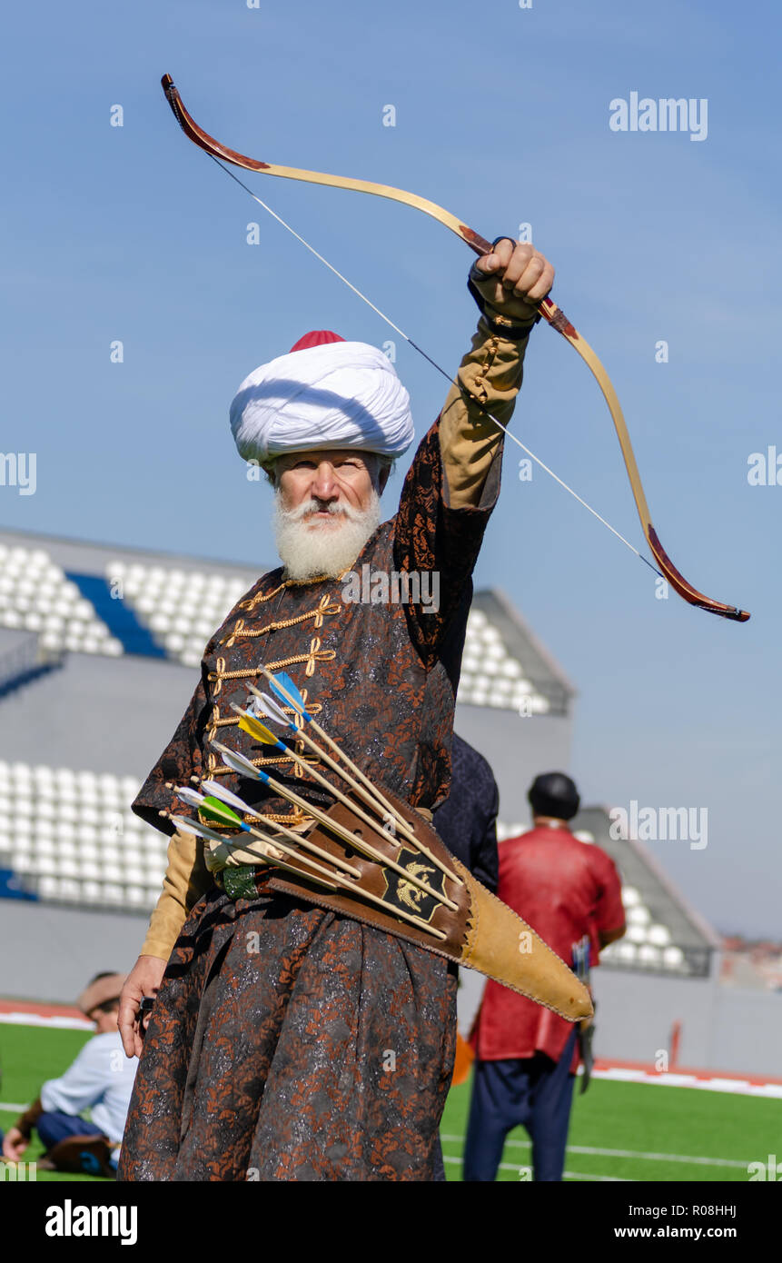 Traditional archery hi-res stock photography and images - Alamy