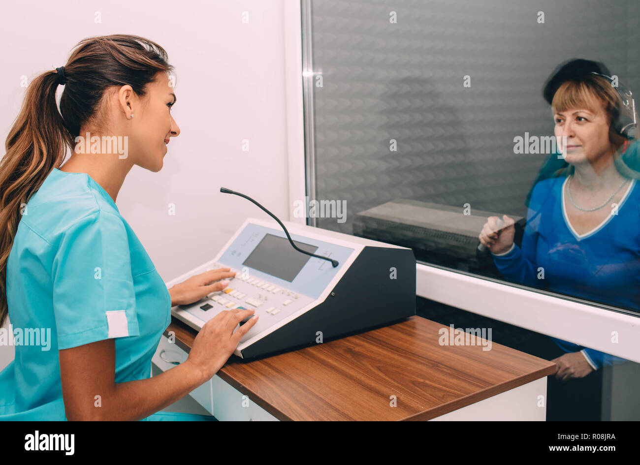 Audiometer test hi-res stock photography and images - Alamy