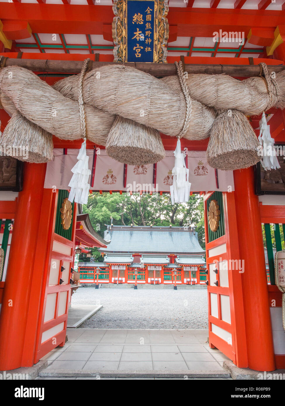 Gate with large Shimenawa sacred rope, Kumano Hayatama Taisha, world ...