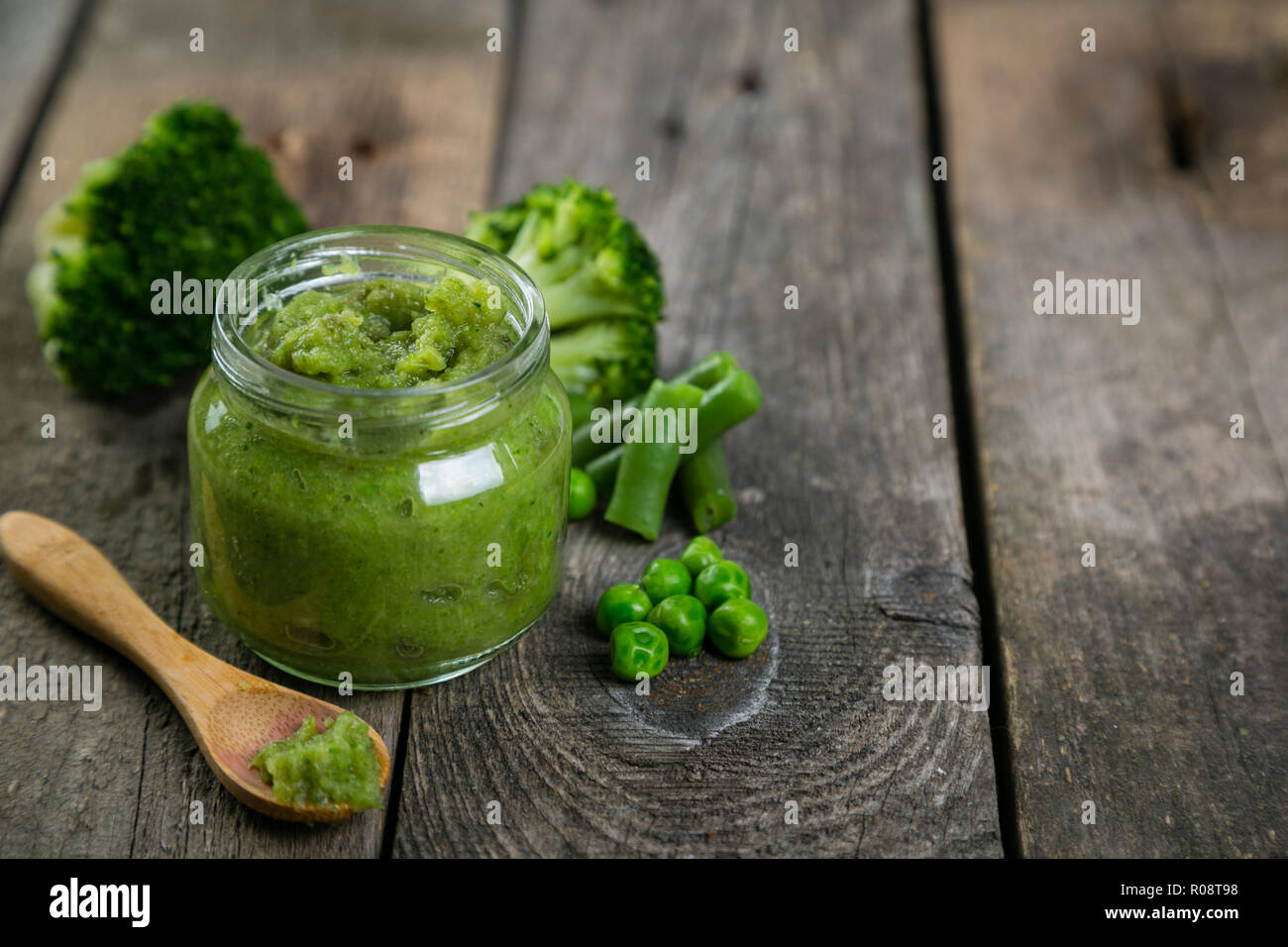 Green baby food purees in glass jars with ingredients. Healthy organic ...