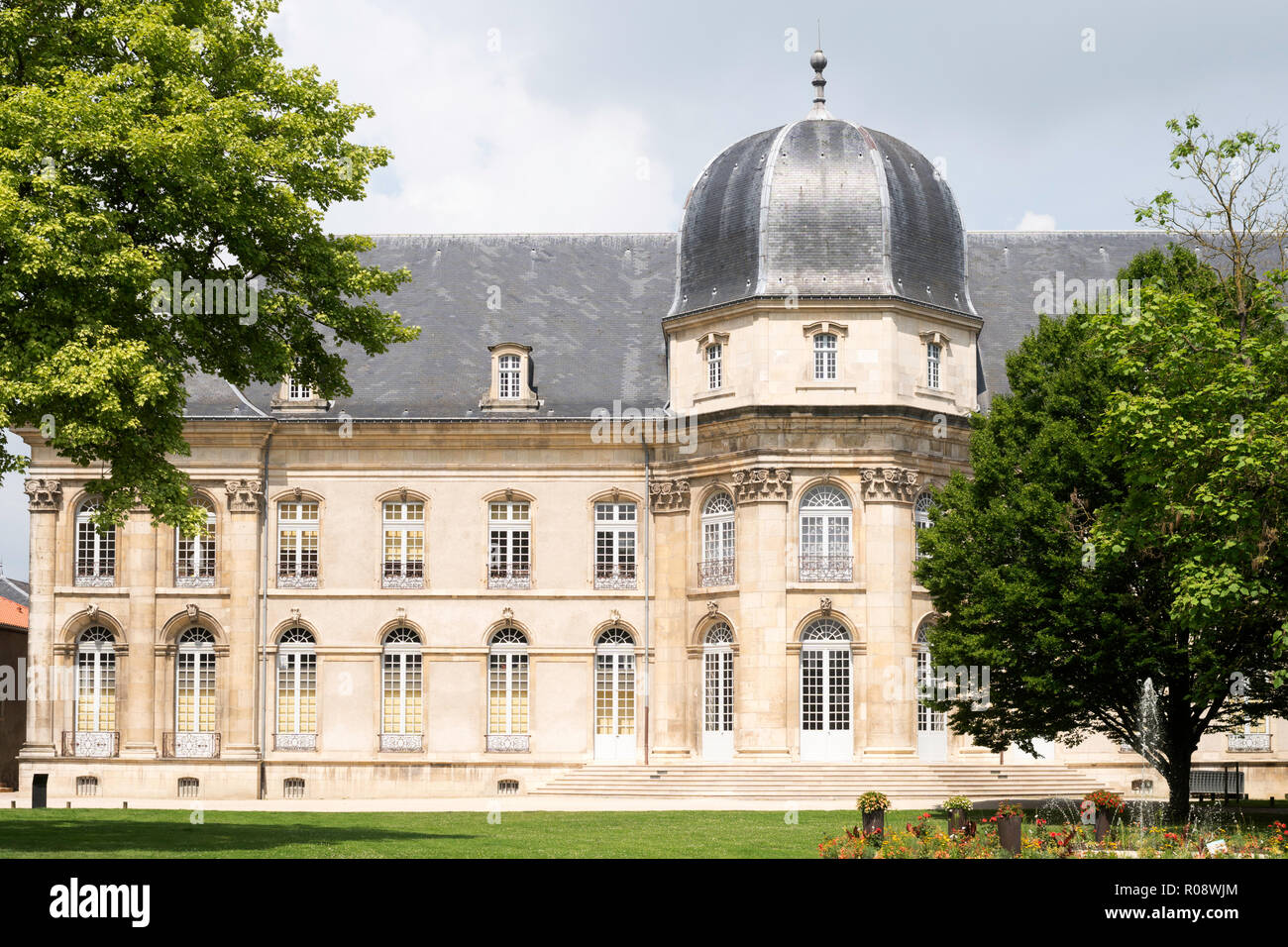 18th century french architecture hi-res stock photography and images ...