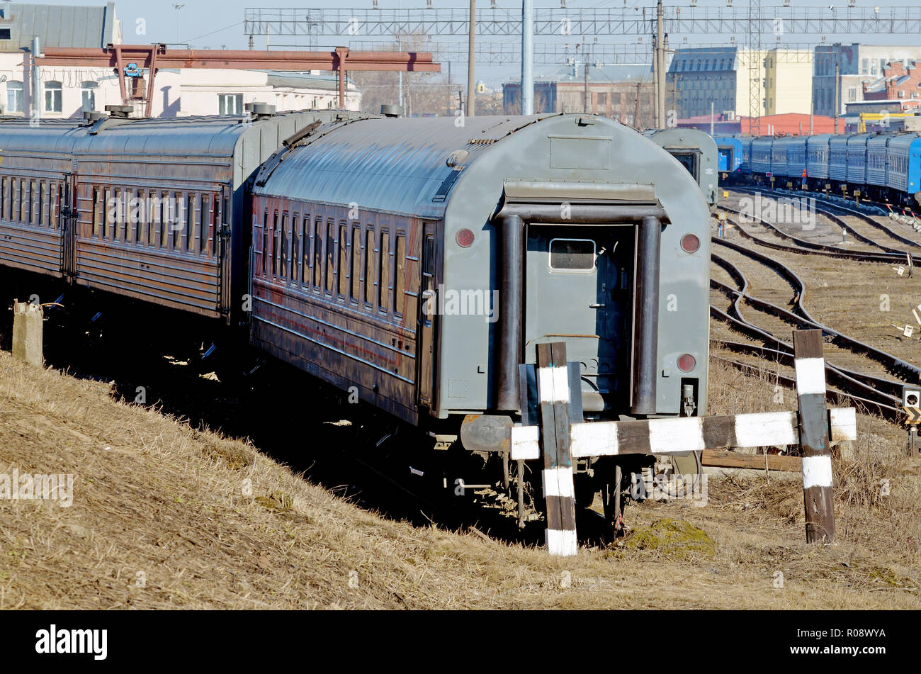 Dead end train track hi-res stock photography and images - Alamy